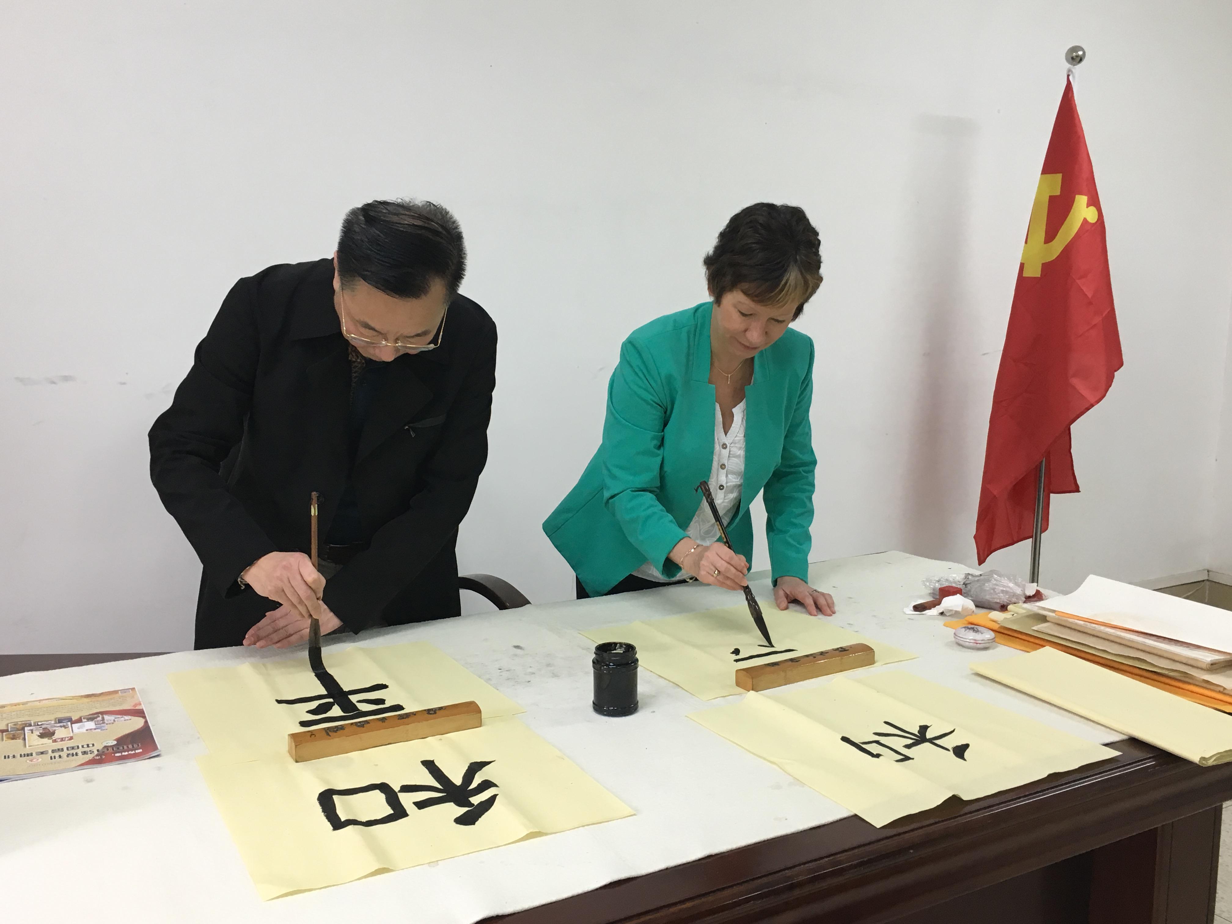 英国西英格兰大学教授Fiona Jordan来国际班授课交流_学院动态_旧站节点_国际学院（中文）