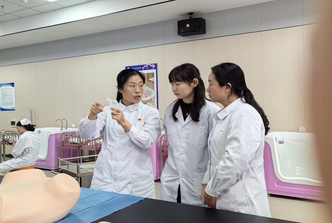 夯实教学基本功，提升实验教学质量——妇儿教研室集体备课活动_教学活动_教学科研_健康与护理学院